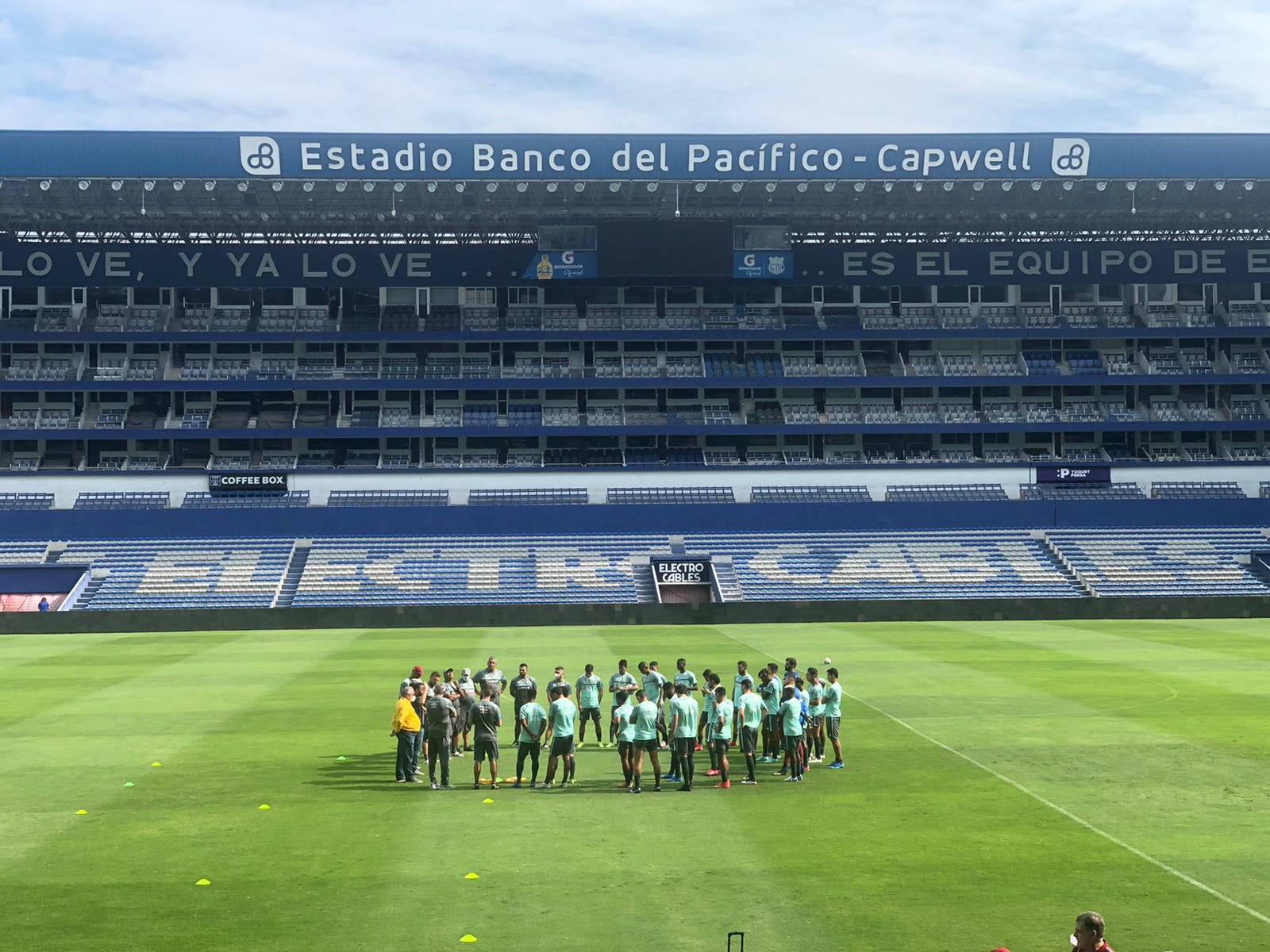 No estádio do Emelec, Flu encerra preparação para jogo decisivo ... No estádio do Emelec, Flu encerra preparação para jogo decisivo ...