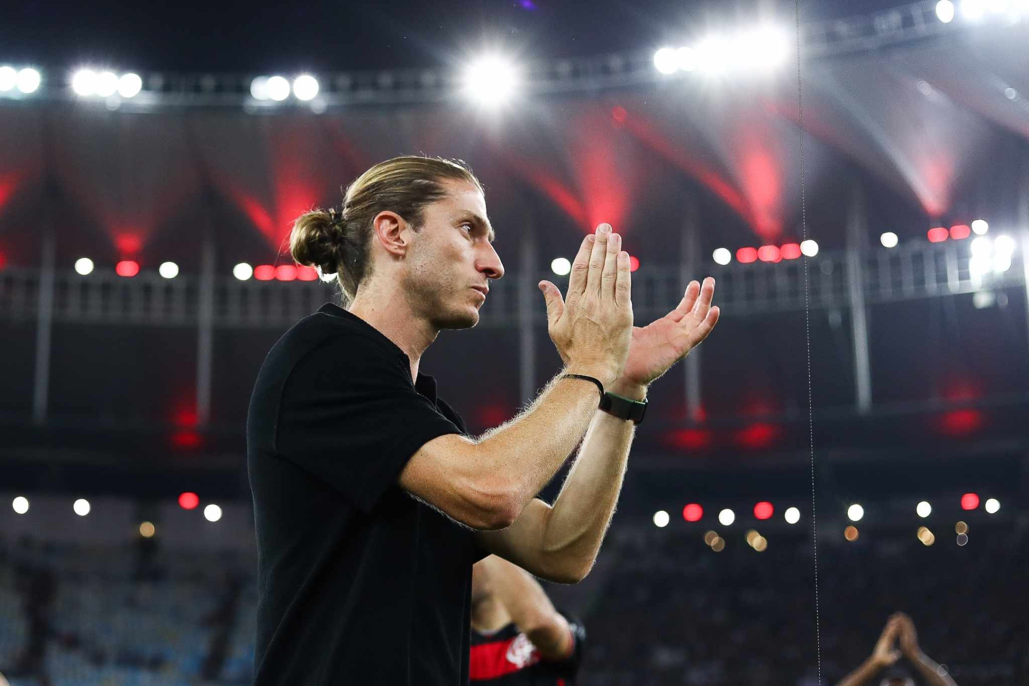 De olho no rival! Filipe Luís deve ganhar reforço no ataque para final ... De olho no rival! Filipe Luís deve ganhar reforço no ataque para final ...